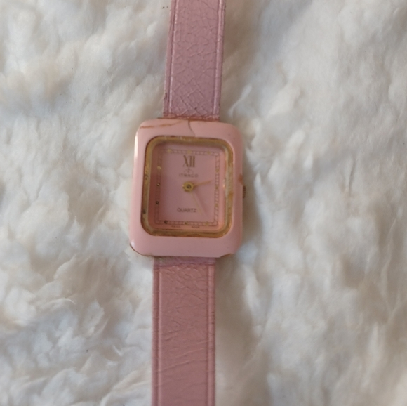 itraco | Accessories | Itraco Quartz Watch Vintage Pink Leather Band ...
